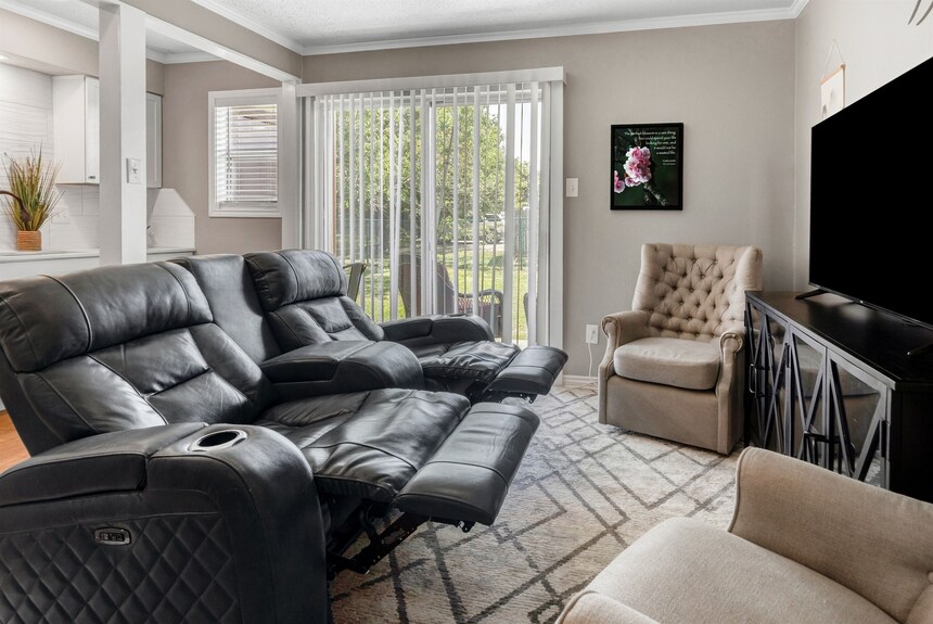 Blossom: Ground Floor, Comfy King Bed - Bryan, TX