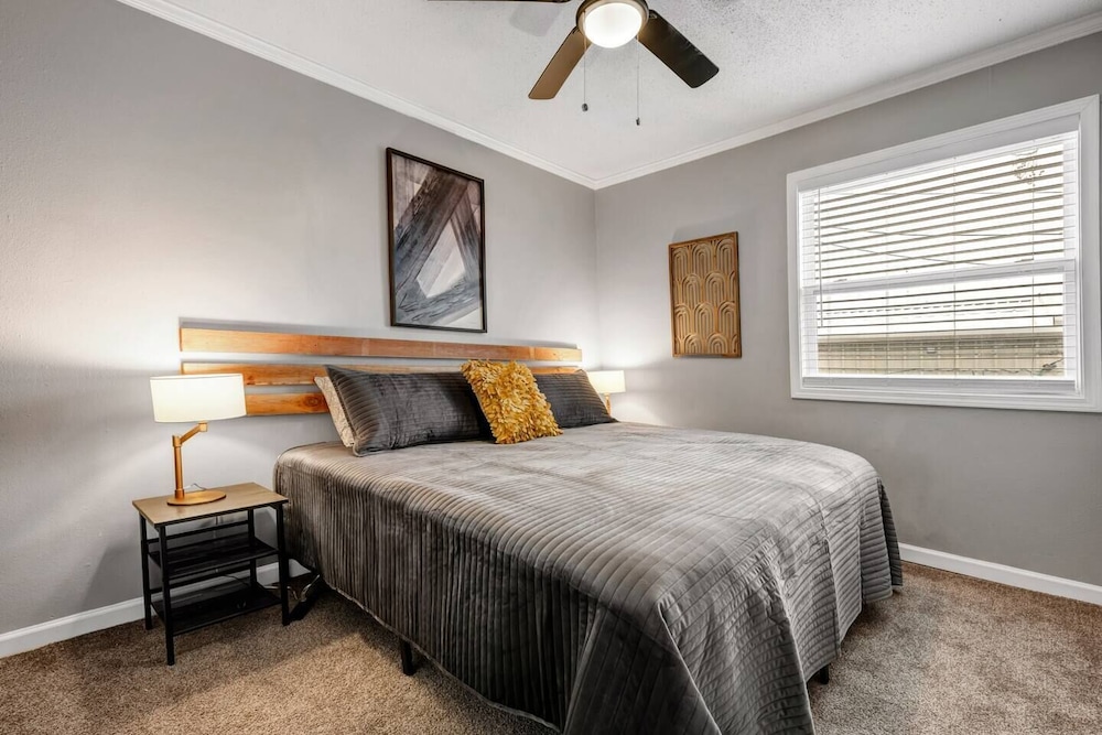 Chip&jo: King Beds/walk To A&m - Bryan, TX
