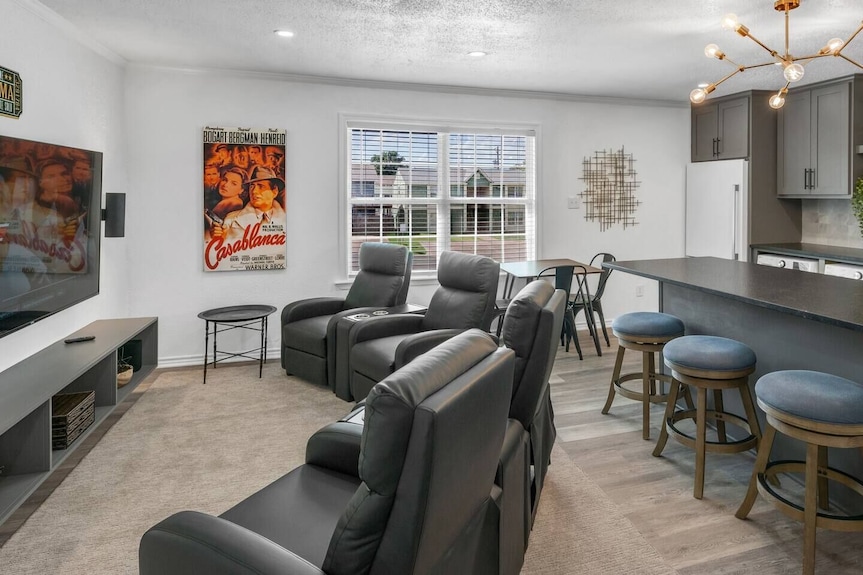 Cinema: 2 Bedroom, Walk To A&m, Comfy King Beds - Bryan, TX