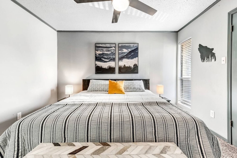 Denali: 2 Bedroom, Walk To A&m, Comfy King Beds - 브라이언