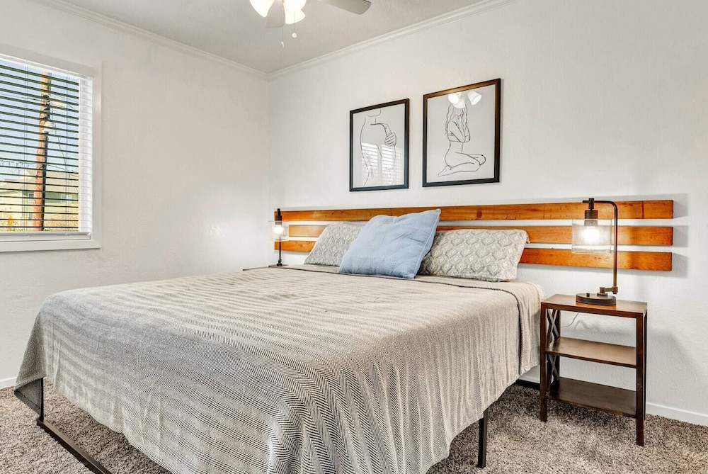 Elise: 2 Bdrm, Walk To A&m, Comfy King Beds - Bryan, TX