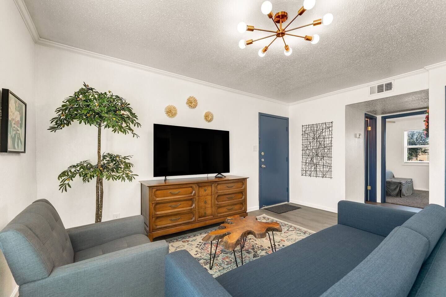 Elise: 2 Bdrm,  Walk To A&m, Comfy King Beds - Bryan, TX