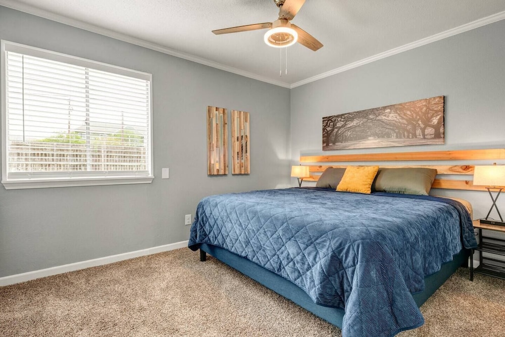 Lakeside: First Floor/king Beds - Bryan, TX