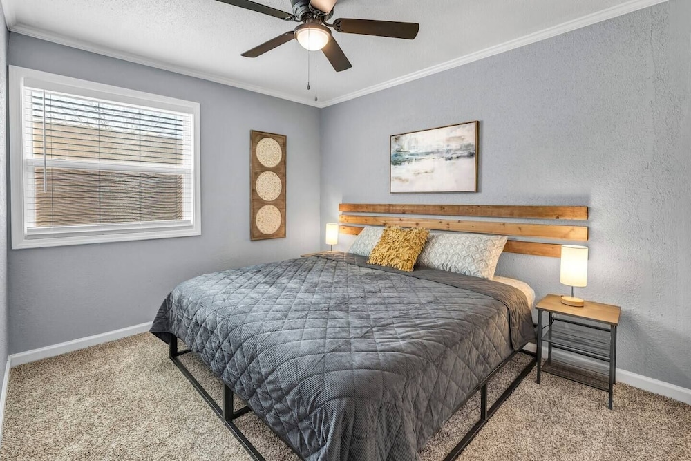 Rowan: 1st Floor, King Beds/close To A&m - Bryan, TX