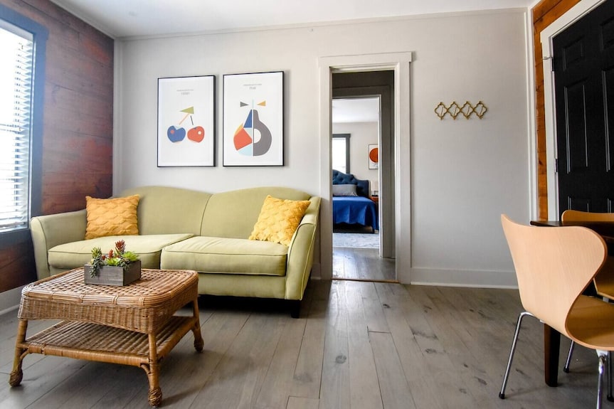 Sully's Loft:walk To A&m-comfy King Bed-cool Style - Bryan, TX