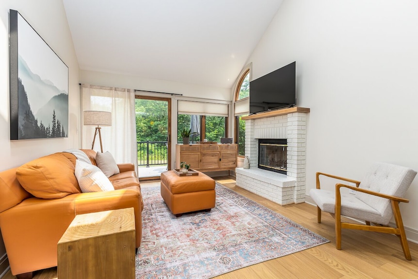 Jingle Bells Ring On Valleywood! Modern 2br - Fireplace, Pool Access, Wifi - Illinois