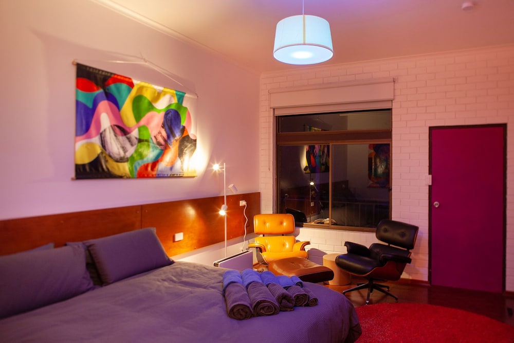 Treetops Vista Suite Silvan 7 Night Discounts - Seville