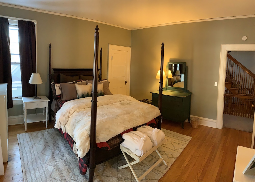 Franklin Manor Bed & Breakfast - Saranac Lake, NY
