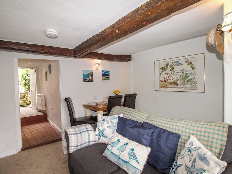 Dormouse Cottage, Pet Friendly, With A Garden In Burton Bradstock - Bridport