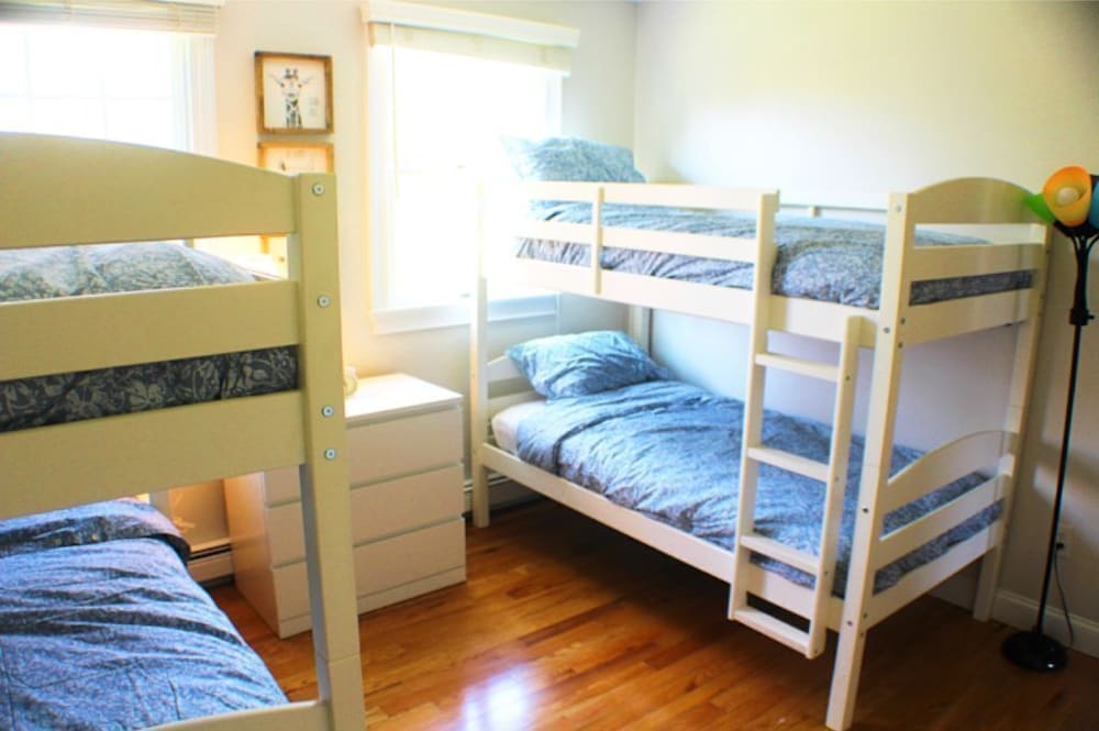 Expansive 4 Bedroom Boston Area - Halifax, MA