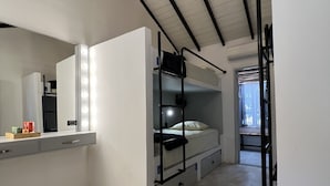 Dormitório Partilhado Deluxe | Roupa de alta qualidade, cofre no quarto, cortinas/cortinados opacos 