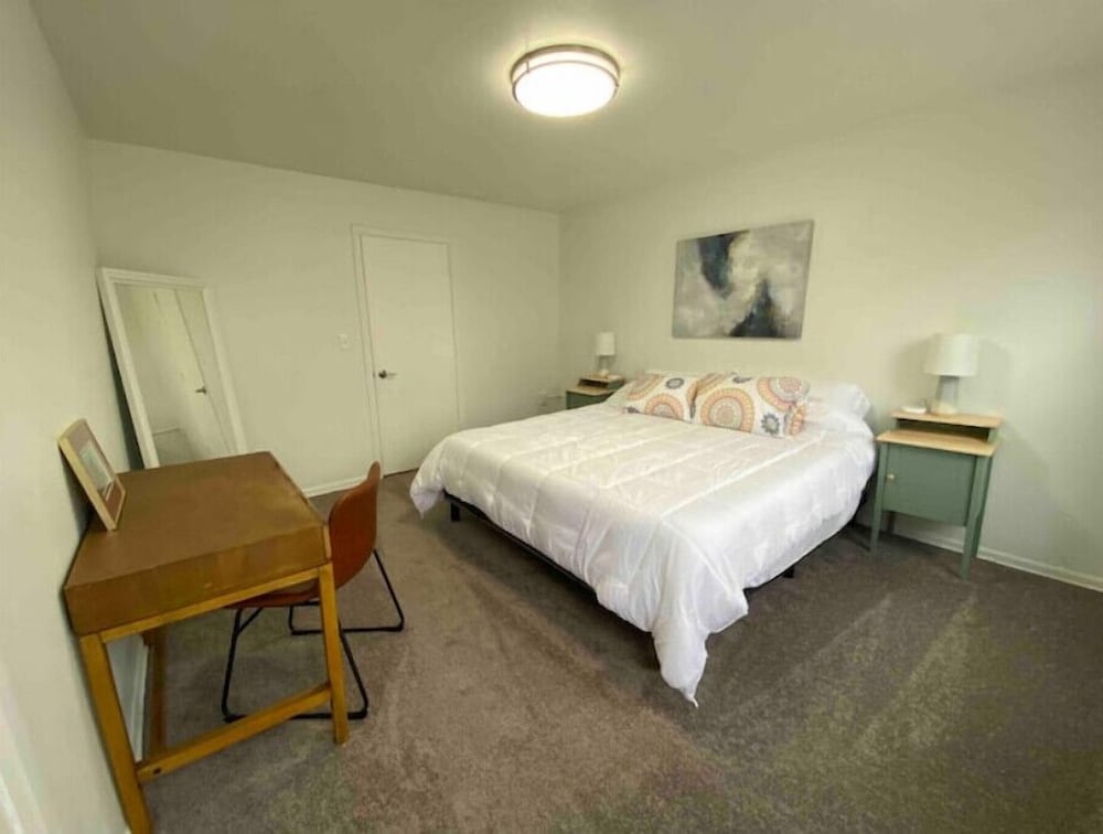 Modern 2-bed Upper Flat In Heart Of Bay View - Milwaukee, WI