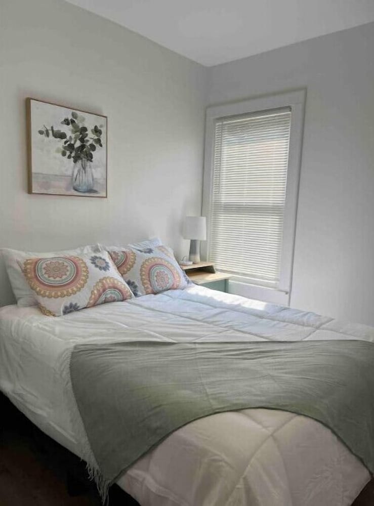 Renovated 2-bed Flat W/patio In Heart Of Bay View - Milwaukee, WI
