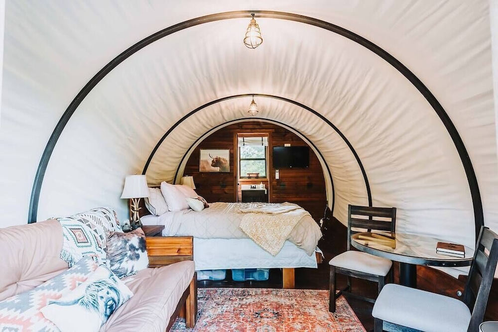 Wine Trail Covered Wagon - 紐約