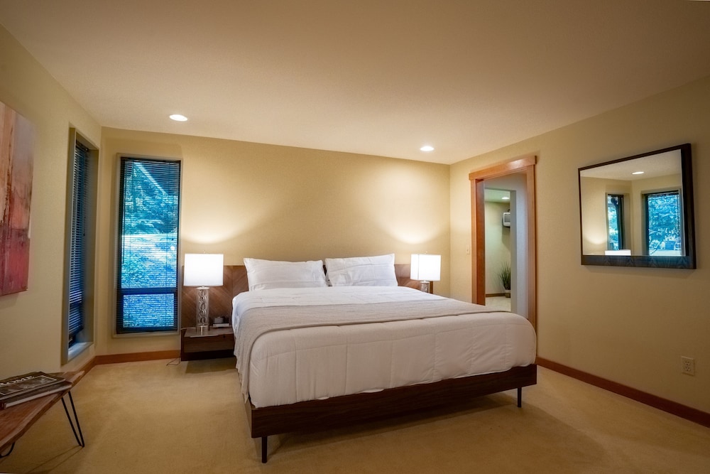 Bridle Trails Treehouse - Bellevue, WA