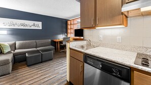 Suíte estúdio luxo, 1 cama King e sofá-cama, para não fumantes | Cozinha privada