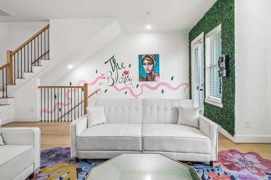 Stylish Multi-level Home, Minutes To Downtown - Houston Zoo, Houston