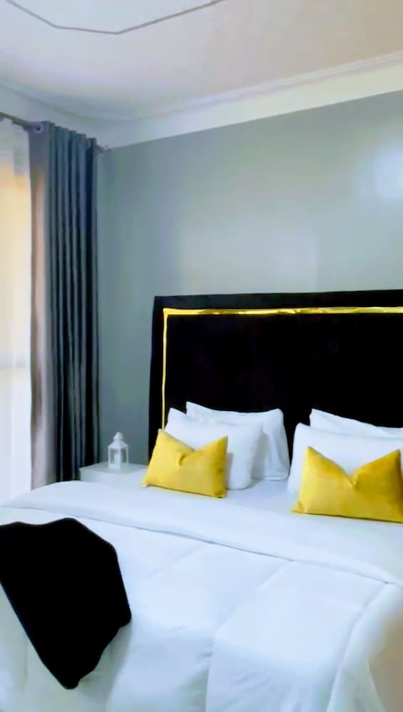 Cozy Peaceful Stylish Family Friendly With Beautiful Night City Views & Sky - Kampala