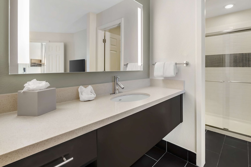 Just What You Were Looking For! Kitchen, Free Breakfast, Onsite Parking - Ashburn, VA