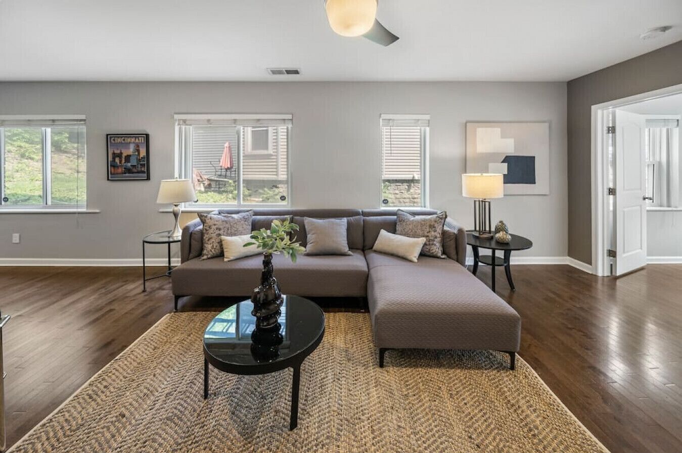 Comfortable 2br Condo Near City Center - Ludlow, KY