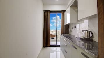 Quarto Executivo | Cozinha privada | Uma chaleira elétrica