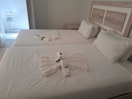 Quarto Twin | Roupa de cama fornecida 