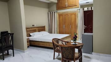 Quarto Deluxe | 1 quarto, cofre no quarto, secretária