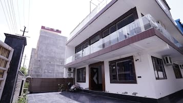 Fachada da propriedade