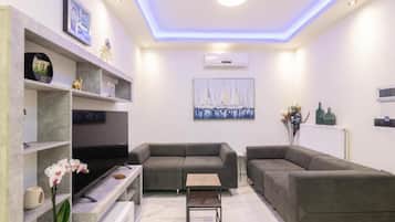 Apartamento básico | Área de estar | Smart TV 40 polegadas com canais via satélite