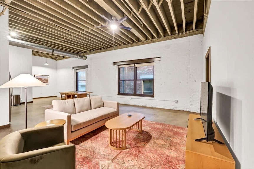 Industrial 2br Loft In Historic Whiskey Row Lofts - Louisville, KY