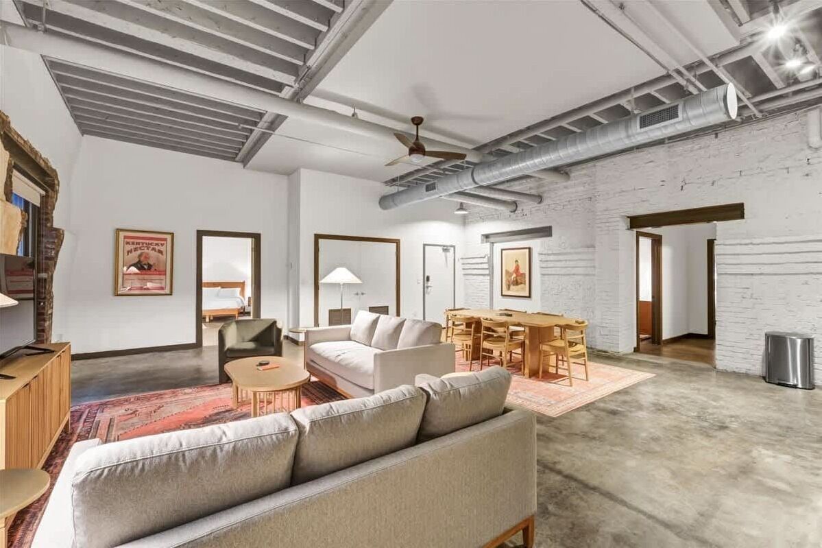 Industrial 5br Loft In Historic Whiskey Row Lofts - New Albany, IN