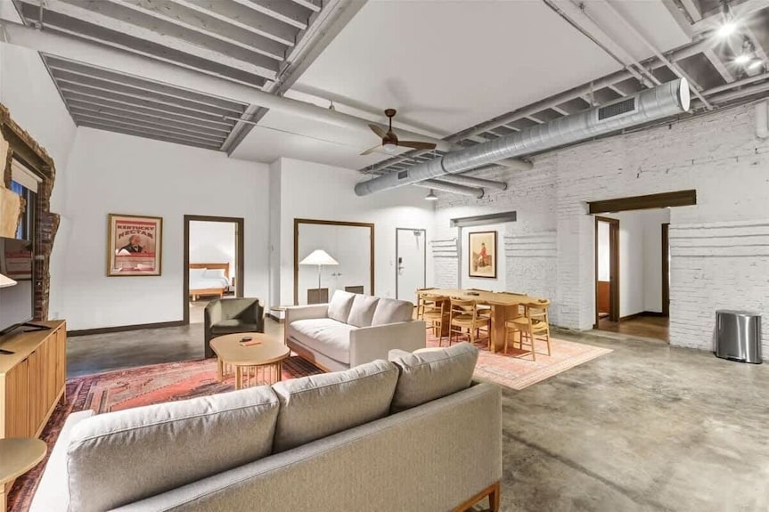 Industrial 5br Loft In Historic Whiskey Row Lofts - Louisville, KY