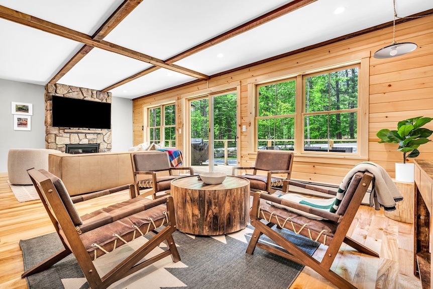 Brand New 4br- Fire Pit, Hot Tub, Game Room. - Maine