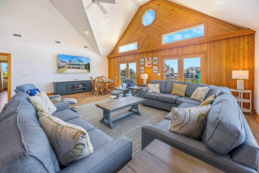 Semi-oceanfront Home With Private Pool, Hot Tub, Nearby Beach Access, Basketball - アウター・バンクス, NC