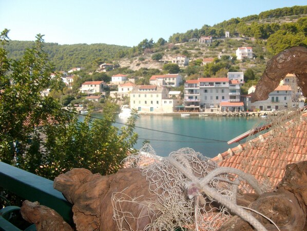 Bob - 10m From the sea - A4-lorena 9, Solta: Hotel Reviews, Rooms ...