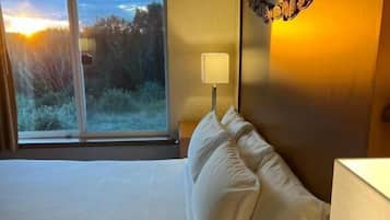 Cortinas/cortinados opacos, ferro/tábua de engomar, Wi-fi grátis