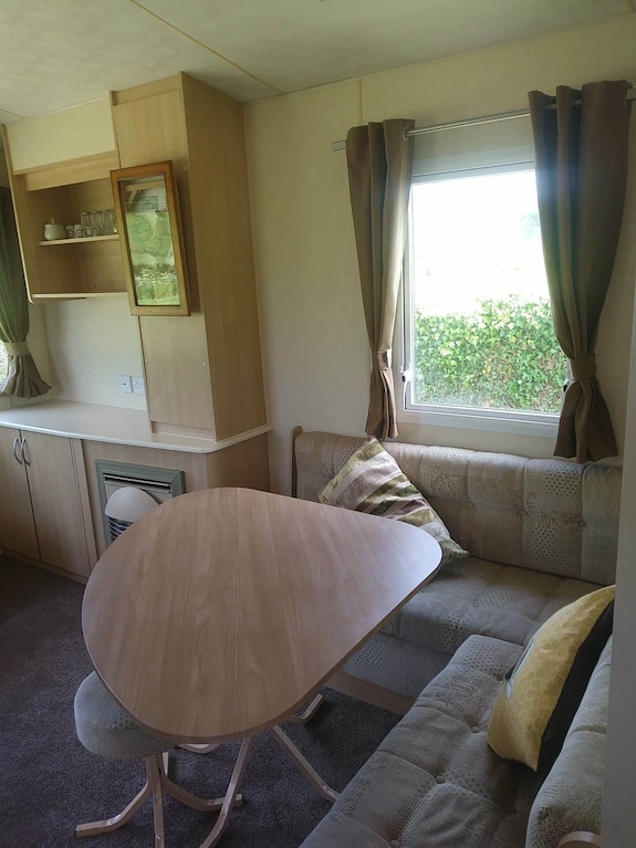 Family Farm, In Beautiful Devon Countryside, 4 Miles From Lyme Regis. - Dorset