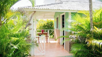 Quarto duplo básico | Terraço/pátio