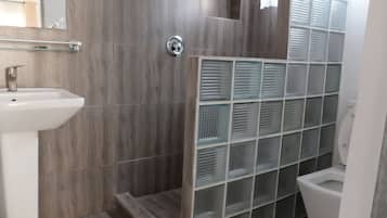 Quarto Executivo | Casa de banho | Toalhas fornecidas