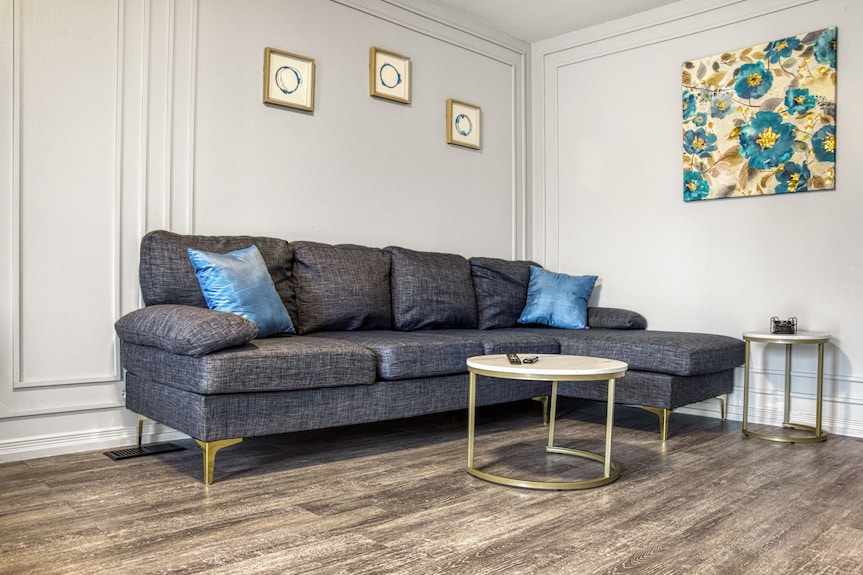 Hot Tub Haven W/ King Bed + More - Greater Sudbury