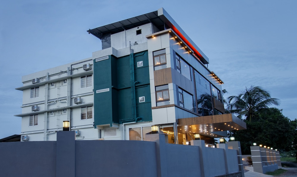 Treebo Amigos Residency Cochin Airport Hotel - Kochi