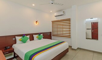 Quarto casal premium | Escrivaninha, ferros/tábuas de passar roupa