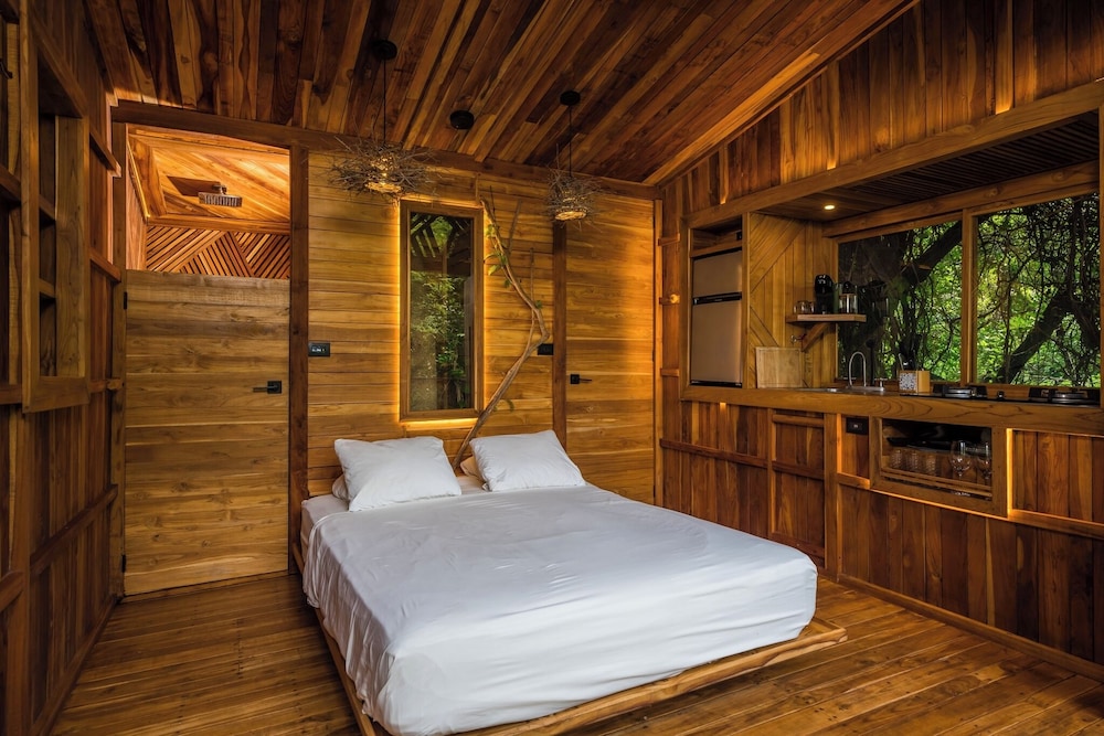 Tamarindo Tree House Queen Pura Selva - Canafistula | Vrbo