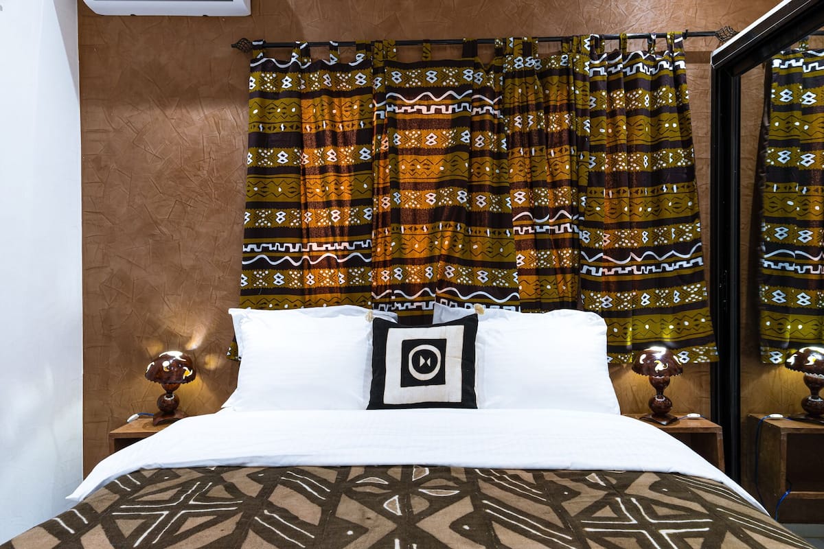 Quarto duplo, terraço, vista para a piscina | 2 quartos, roupas de cama premium, individualmente decorados
