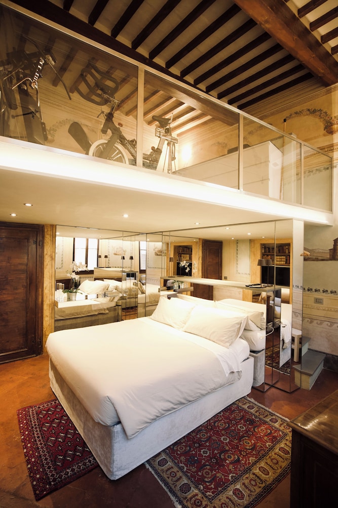 Historic Frescoed Apartment With Garden In The Center Of Arezzo - Arezzo