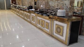 Café da manhã com buffet todos os dias mediante uma taxa
