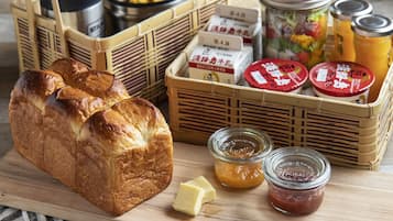 Café da manhã inglês todos os dias (JPY 2500 por pessoa)