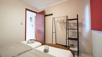 Apartamento básico | 2 quartos, ferros/tábuas de passar roupa, Wi-Fi de cortesia