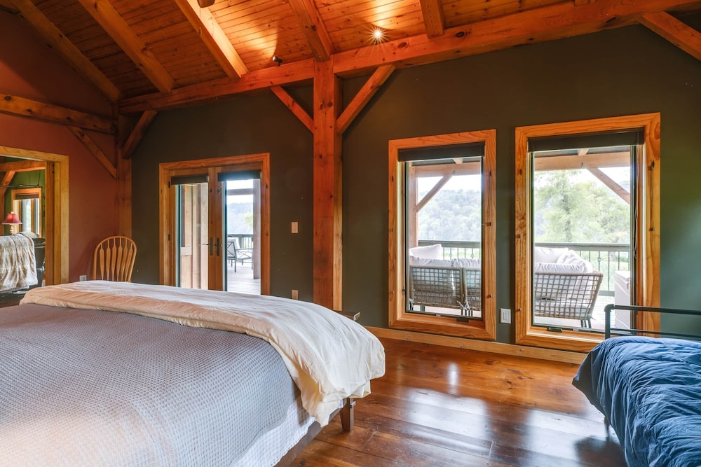 Pond's Edge Lodge- Unforgettable Wellsboro Retreat - Tioga County | Vrbo
