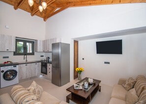 Vila básica | Cozinha privada | Chaleira elétrica, talheres/pratos/utensílios de cozinha